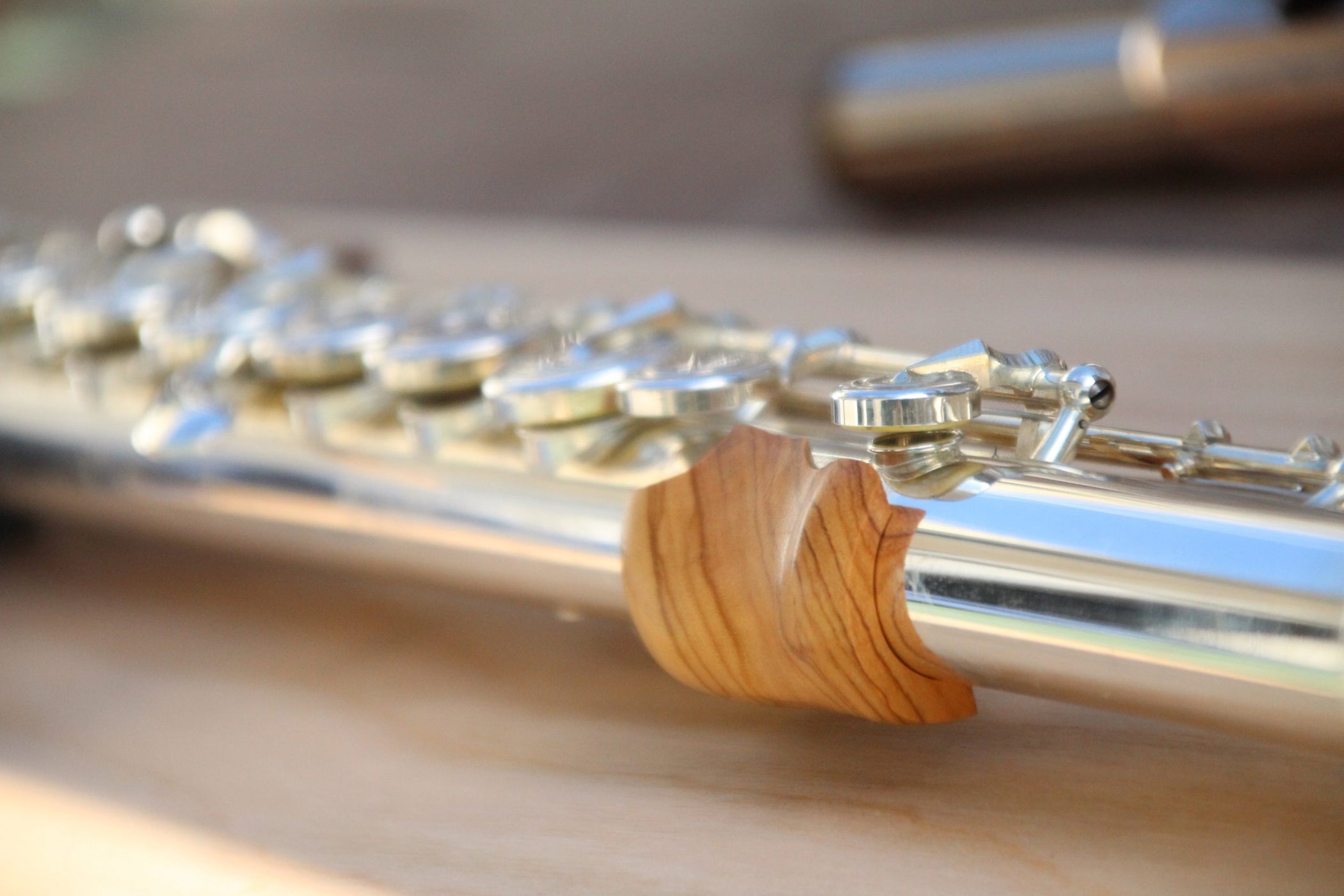 Woodify Wave Finger Rest - Venetian Olivewood – Flute Center
